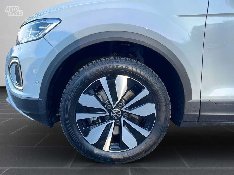 White Volkswagen T-Roc 2025 in Kaunas, with an engine capacity of 2.00 L and mileage of 27 thousand km for 33104 €, photo 8 on AUTOMOTO.COM.LV