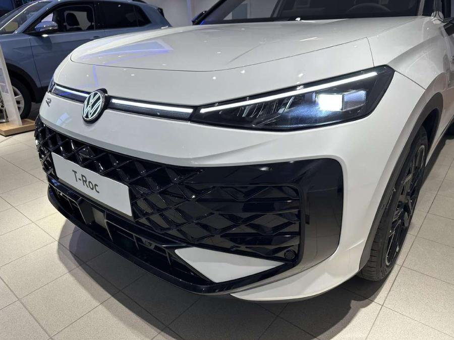 Balts Volkswagen T-Roc 2026 Panevēža, ar dzinēja tilpumu 1.50 L un nobraukumu 10 tūkst. km par 40600 €, foto 23 vietnē AUTOMOTO.COM.LV