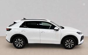 White Volkswagen T-Roc 2026 in Kaunas, with an engine capacity of 1.50 L and mileage of 5 thousand km for 29900 €, photo 4 on AUTOMOTO.COM.LV
