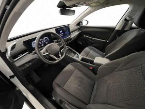 White Volkswagen T-Roc 2026 in Kaunas, with an engine capacity of 1.50 L and mileage of 5 thousand km for 29900 €, photo 7 on AUTOMOTO.COM.LV