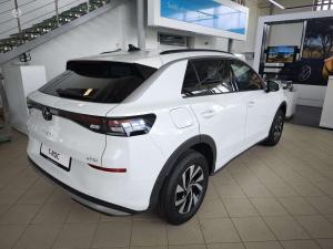 White Volkswagen T-Roc 2026 in Siauliai, with an engine capacity of 1.50 L and mileage of 0 thousand km for 28293 €, photo 3 on AUTOMOTO.COM.LV