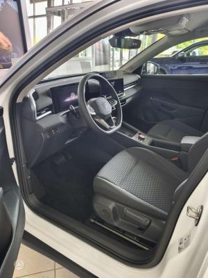 White Volkswagen T-Roc 2026 in Siauliai, with an engine capacity of 1.50 L and mileage of 0 thousand km for 28293 €, photo 6 on AUTOMOTO.COM.LV