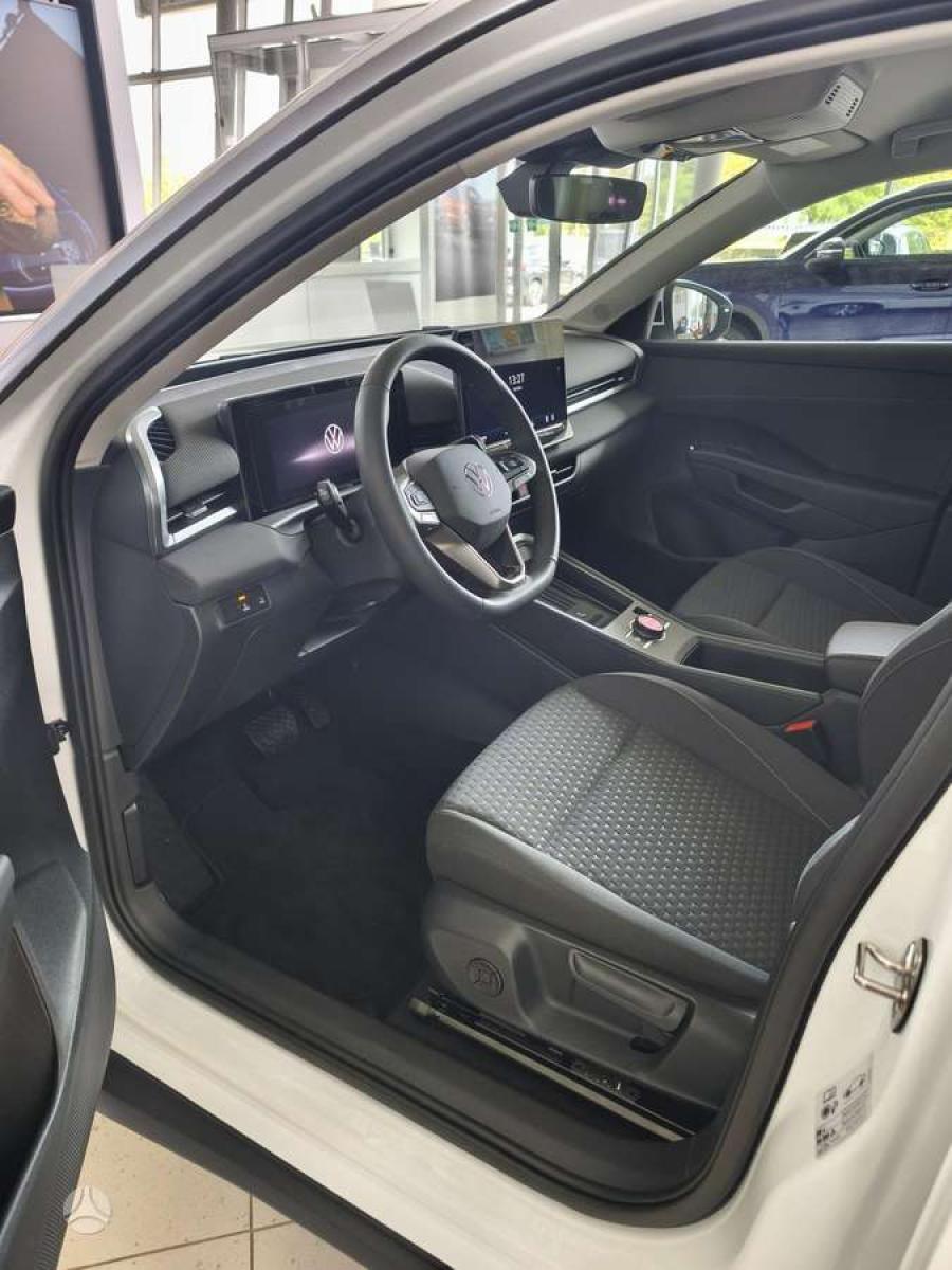 White Volkswagen T-Roc 2026 in Siauliai, with an engine capacity of 1.50 L and mileage of 0 thousand km for 28293 €, photo 6 on AUTOMOTO.COM.LV