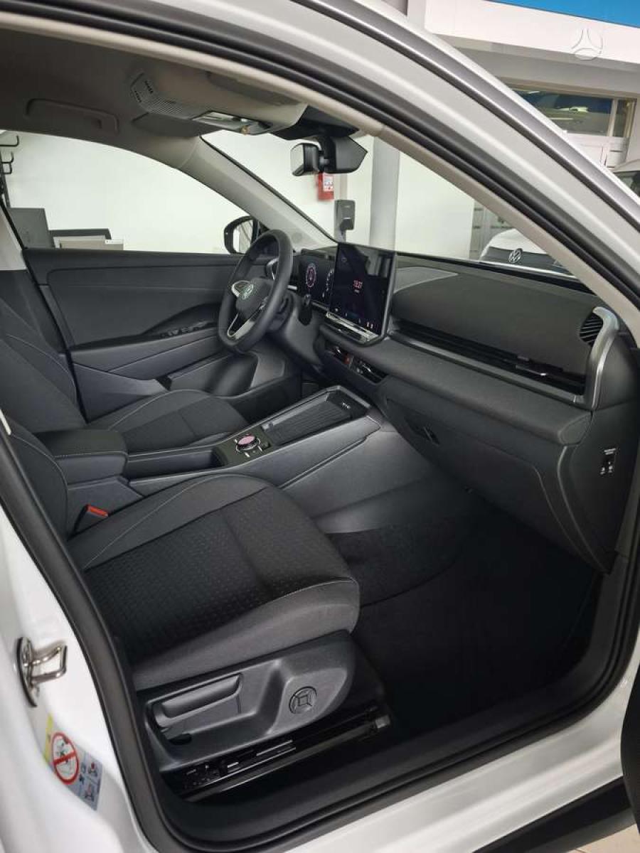 White Volkswagen T-Roc 2026 in Siauliai, with an engine capacity of 1.50 L and mileage of 0 thousand km for 28293 €, photo 7 on AUTOMOTO.COM.LV