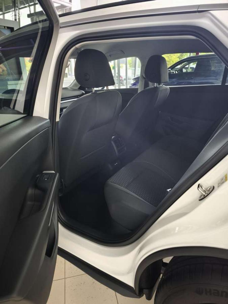 White Volkswagen T-Roc 2026 in Siauliai, with an engine capacity of 1.50 L and mileage of 0 thousand km for 28293 €, photo 8 on AUTOMOTO.COM.LV