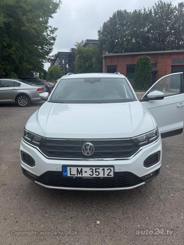 White Volkswagen T-Roc 2018 in Riga, with an engine capacity of 2.00 L and mileage of 85 thousand km for 17500 €, photo 1 on AUTOMOTO.COM.LV