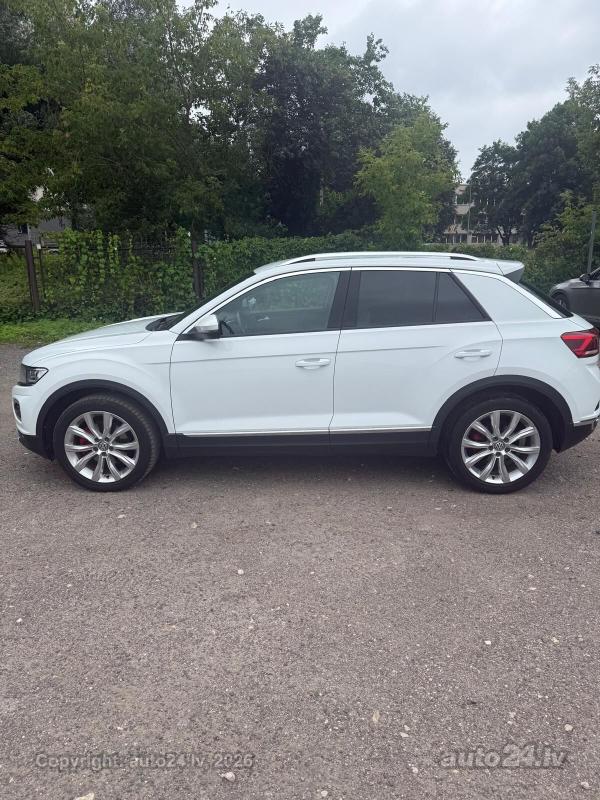 White Volkswagen T-Roc 2018 in Riga, with an engine capacity of 2.00 L and mileage of 85 thousand km for 17500 €, photo 4 on AUTOMOTO.COM.LV