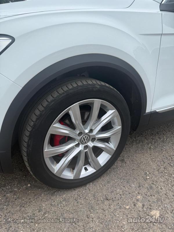 White Volkswagen T-Roc 2018 in Riga, with an engine capacity of 2.00 L and mileage of 85 thousand km for 17500 €, photo 5 on AUTOMOTO.COM.LV