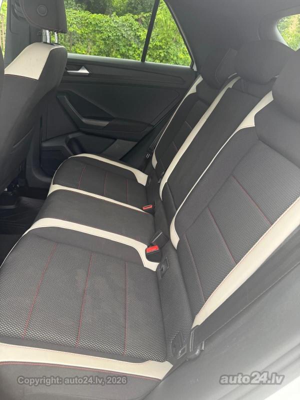 White Volkswagen T-Roc 2018 in Riga, with an engine capacity of 2.00 L and mileage of 85 thousand km for 17500 €, photo 8 on AUTOMOTO.COM.LV