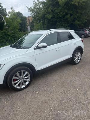 White Volkswagen T-Roc 2018 in Riga, with an engine capacity of 2.00 L and mileage of 85 thousand km for 16500 €, photo 4 on AUTOMOTO.COM.LV
