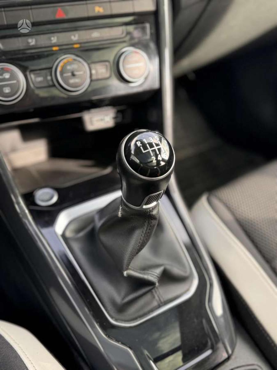 Balts Volkswagen T-Roc 2018 Klaipėda, ar dzinēja tilpumu 1.50 L un nobraukumu 219 tūkst. km par 12000 €, foto 19 vietnē AUTOMOTO.COM.LV