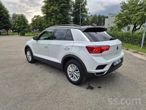 White Volkswagen T-Roc 2019 in Riga, with an engine capacity of 1.50 L and mileage of 183 thousand km for 15000 €, photo 3 on AUTOMOTO.COM.LV