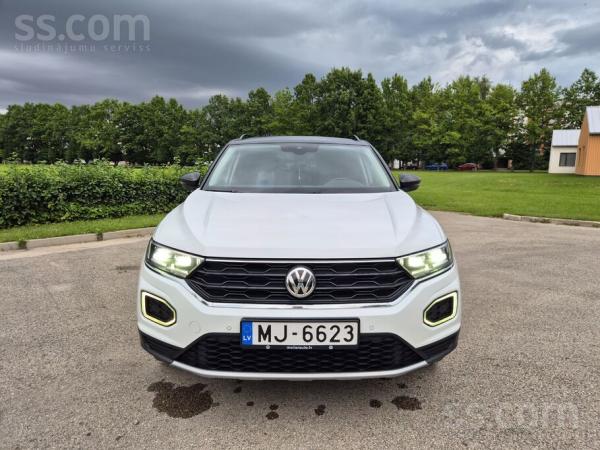 White Volkswagen T-Roc 2019 in Riga, with an engine capacity of 1.50 L and mileage of 183 thousand km for 15000 €, photo 8 on AUTOMOTO.COM.LV