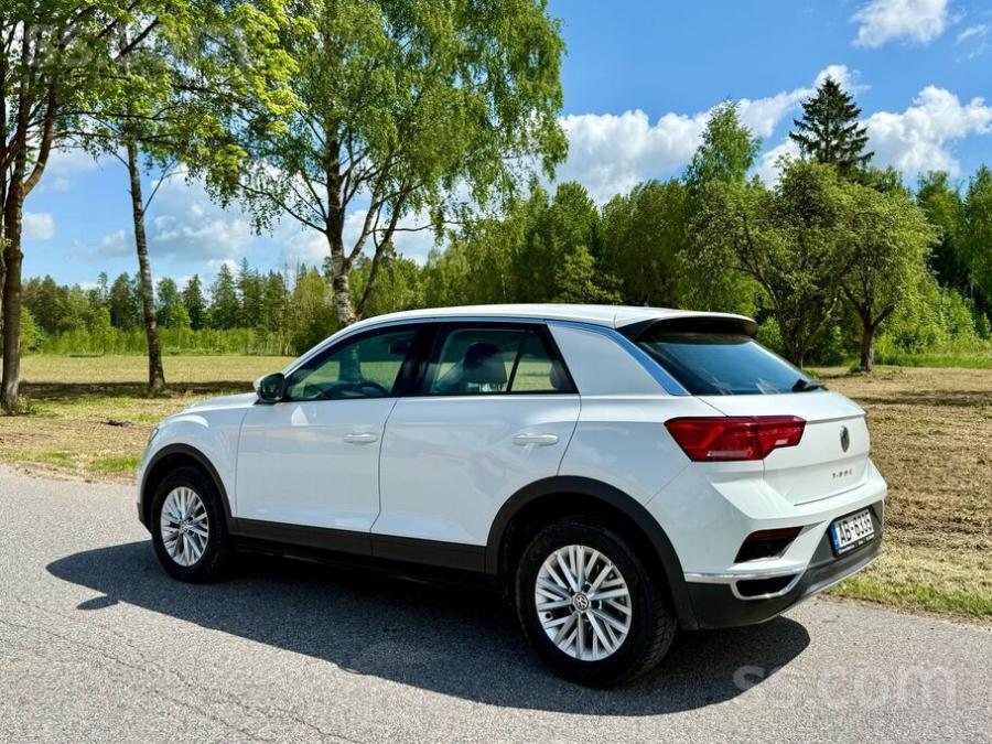 White Volkswagen T-Roc 2020 in Riga, with an engine capacity of 2.00 L and mileage of 164 thousand km for 17000 €, photo 5 on AUTOMOTO.COM.LV