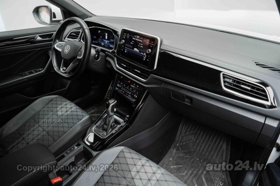 White Volkswagen T-Roc 2023 in Tallinn, with an engine capacity of 1.50 L and mileage of 23 thousand km for 29600 €, photo 9 on AUTOMOTO.COM.LV