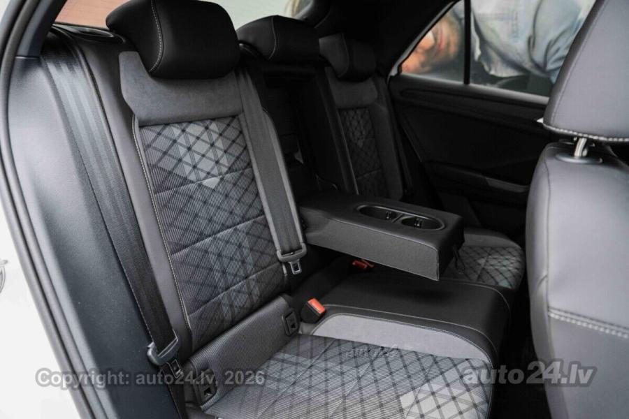 White Volkswagen T-Roc 2023 in Tallinn, with an engine capacity of 1.50 L and mileage of 23 thousand km for 29600 €, photo 10 on AUTOMOTO.COM.LV