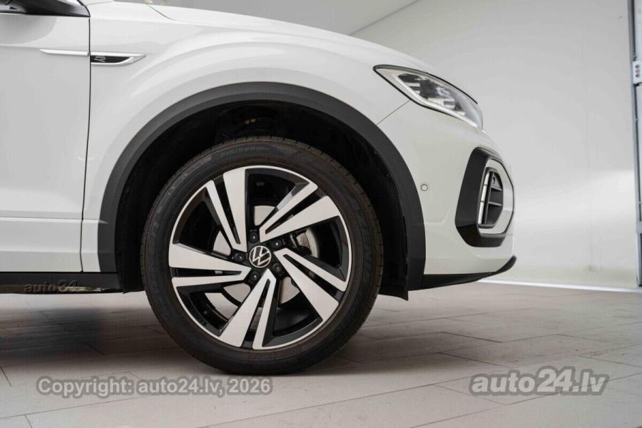 White Volkswagen T-Roc 2023 in Tallinn, with an engine capacity of 1.50 L and mileage of 23 thousand km for 29600 €, photo 15 on AUTOMOTO.COM.LV