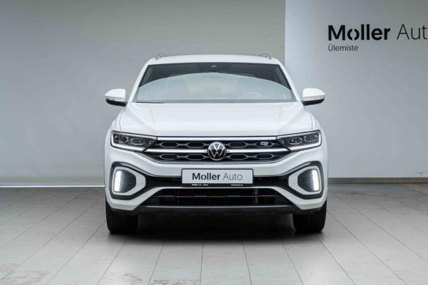White Volkswagen T-Roc 2023 in Peetri, with an engine capacity of 1.50 L and mileage of 23 thousand km for 29600 €, photo 3 on AUTOMOTO.COM.LV