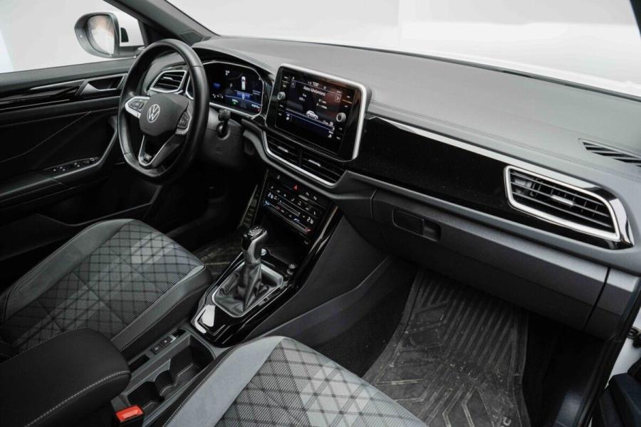 Balts Volkswagen T-Roc 2023 Peetri, ar dzinēja tilpumu 1.50 L un nobraukumu 23 tūkst. km par 29600 €, foto 9 vietnē AUTOMOTO.COM.LV