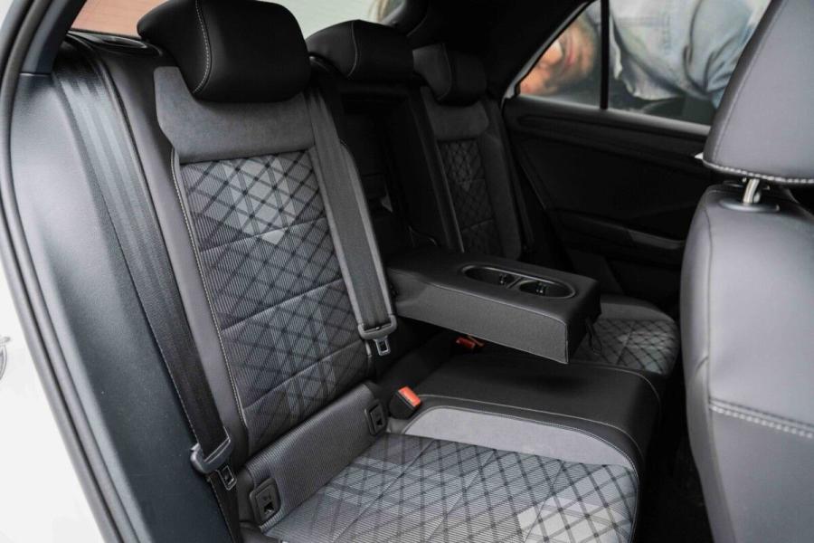 Balts Volkswagen T-Roc 2023 Peetri, ar dzinēja tilpumu 1.50 L un nobraukumu 23 tūkst. km par 29600 €, foto 10 vietnē AUTOMOTO.COM.LV