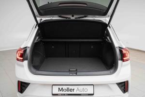 Balts Volkswagen T-Roc 2023 Peetri, ar dzinēja tilpumu 1.50 L un nobraukumu 23 tūkst. km par 29600 €, foto 14 vietnē AUTOMOTO.COM.LV