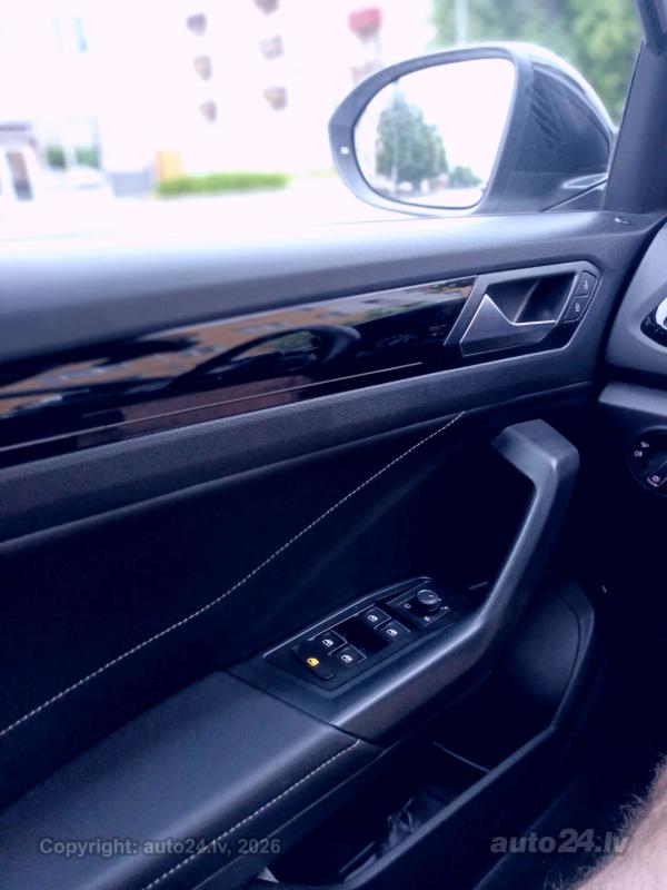 Balts Volkswagen T-Roc 2024 Rīga, ar dzinēja tilpumu 1.50 L un nobraukumu 19 tūkst. km par 27000 €, foto 1 vietnē AUTOMOTO.COM.LV