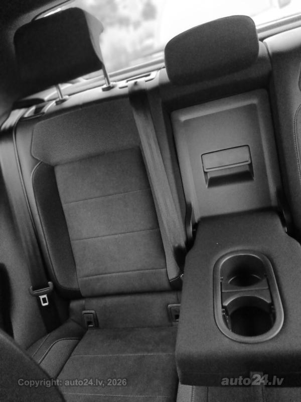 Balts Volkswagen T-Roc 2024 Rīga, ar dzinēja tilpumu 1.50 L un nobraukumu 19 tūkst. km par 27000 €, foto 3 vietnē AUTOMOTO.COM.LV