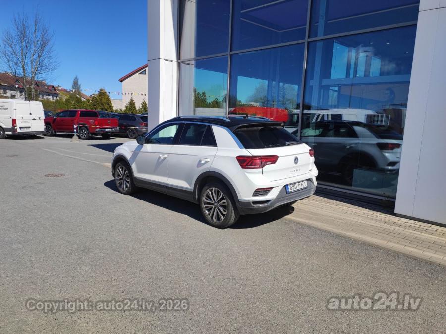 White Volkswagen T-Roc 2018 in Tallinn, with an engine capacity of 2.00 L and mileage of 142 thousand km for 18900 €, photo 3 on AUTOMOTO.COM.LV