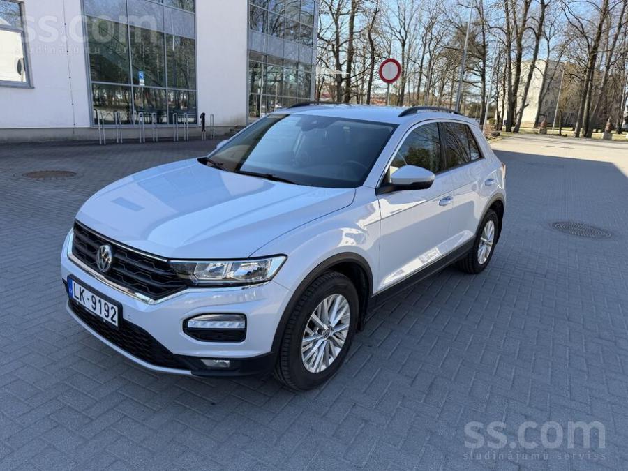 Белый Фольксваген Ти-Рок 2018 в Елгава, объемом двигателя 1.50 л и пробегом 76 тыс. км за 14000 €, фото 1 на AUTOMOTO.COM.LV
