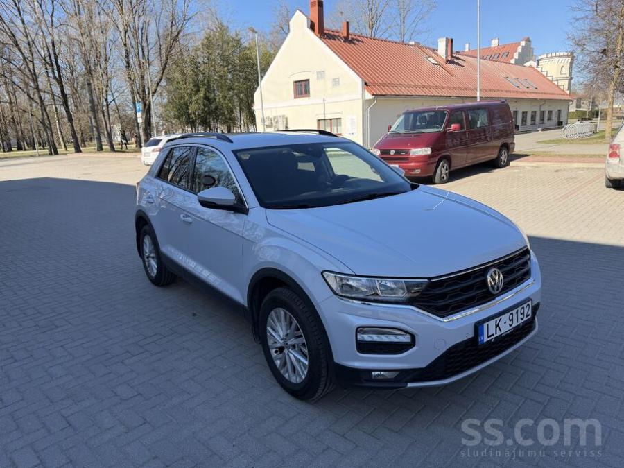 Белый Фольксваген Ти-Рок 2018 в Елгава, объемом двигателя 1.50 л и пробегом 76 тыс. км за 14000 €, фото 3 на AUTOMOTO.COM.LV