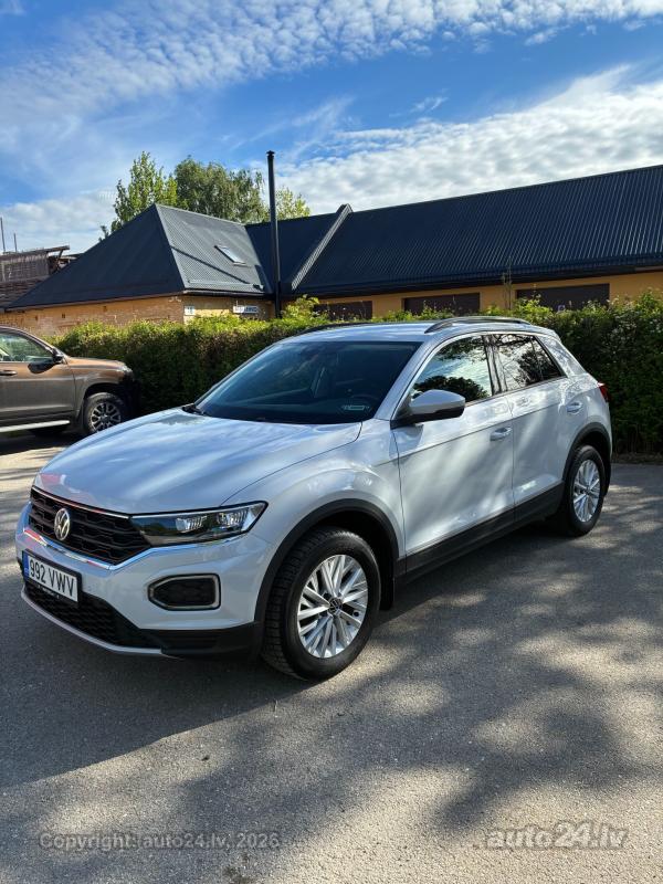Balts Volkswagen T-Roc 2021 Tallina, ar dzinēja tilpumu 1.50 L un nobraukumu 55 tūkst. km par 20700 €, foto 1 vietnē AUTOMOTO.COM.LV