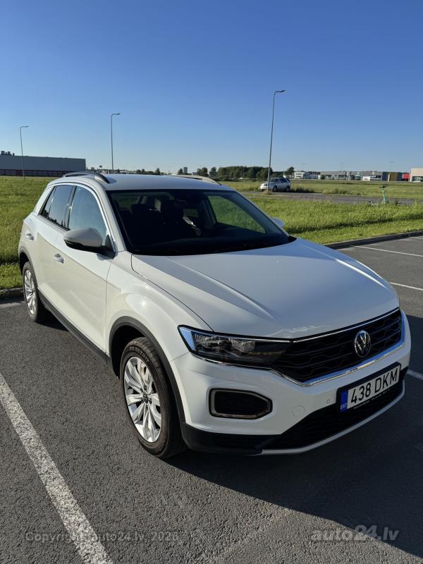 White Volkswagen T-Roc 2021 in Tallinn, with an engine capacity of 1.50 L and mileage of 75 thousand km for 20999 €, photo 1 on AUTOMOTO.COM.LV
