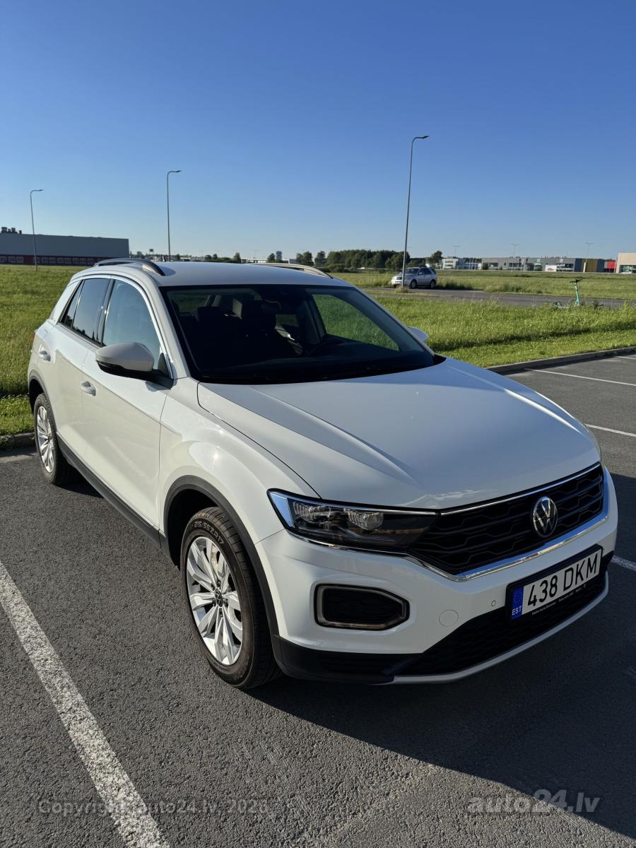 Balts Volkswagen T-Roc 2021 Tallina, ar dzinēja tilpumu 1.50 L un nobraukumu 75 tūkst. km par 20999 €, foto 1 vietnē AUTOMOTO.COM.LV