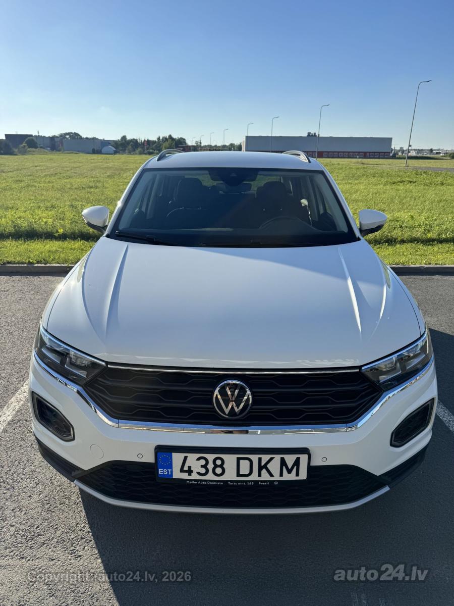 Balts Volkswagen T-Roc 2021 Tallina, ar dzinēja tilpumu 1.50 L un nobraukumu 75 tūkst. km par 20999 €, foto 4 vietnē AUTOMOTO.COM.LV