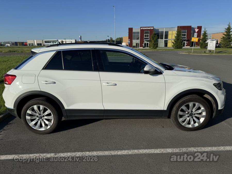 Balts Volkswagen T-Roc 2021 Tallina, ar dzinēja tilpumu 1.50 L un nobraukumu 75 tūkst. km par 20999 €, foto 5 vietnē AUTOMOTO.COM.LV