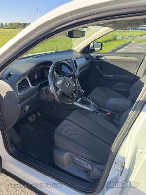 Balts Volkswagen T-Roc 2021 Tallina, ar dzinēja tilpumu 1.50 L un nobraukumu 75 tūkst. km par 20999 €, foto 8 vietnē AUTOMOTO.COM.LV