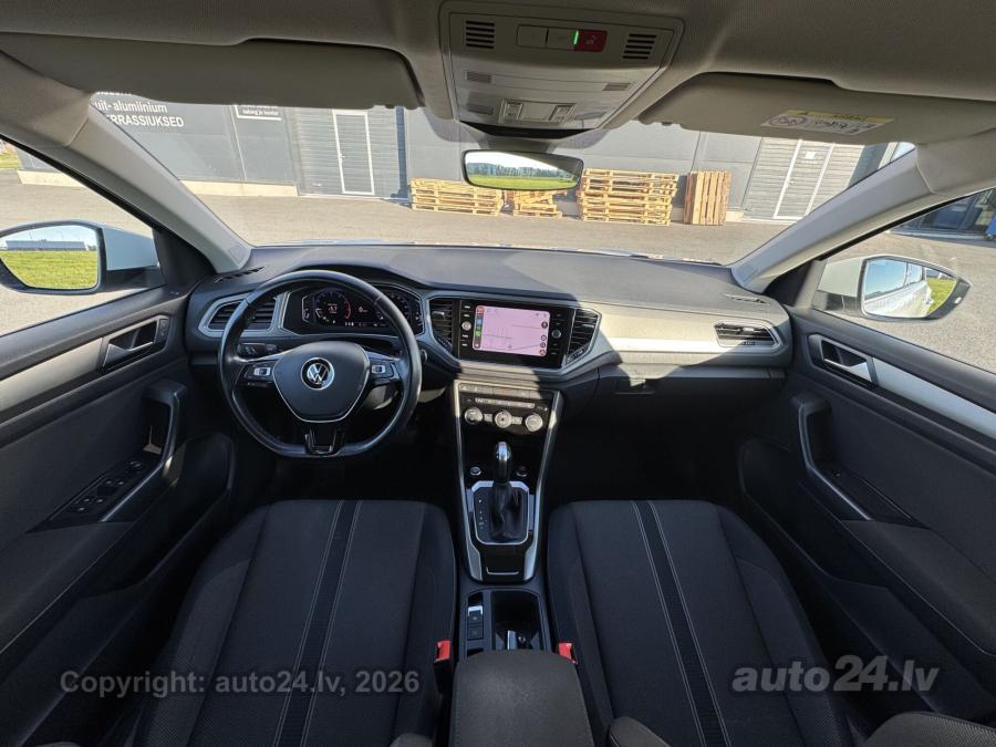 Balts Volkswagen T-Roc 2021 Tallina, ar dzinēja tilpumu 1.50 L un nobraukumu 75 tūkst. km par 20999 €, foto 12 vietnē AUTOMOTO.COM.LV