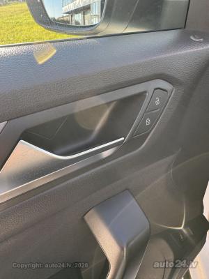 Balts Volkswagen T-Roc 2021 Tallina, ar dzinēja tilpumu 1.50 L un nobraukumu 75 tūkst. km par 20999 €, foto 14 vietnē AUTOMOTO.COM.LV