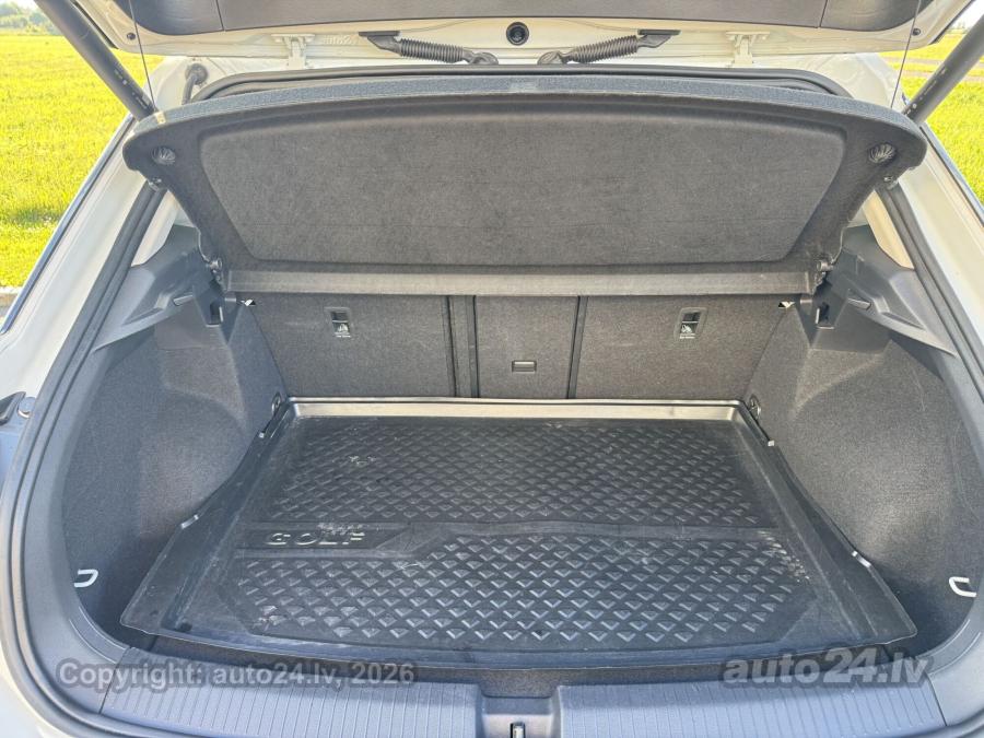 Balts Volkswagen T-Roc 2021 Tallina, ar dzinēja tilpumu 1.50 L un nobraukumu 75 tūkst. km par 20999 €, foto 15 vietnē AUTOMOTO.COM.LV