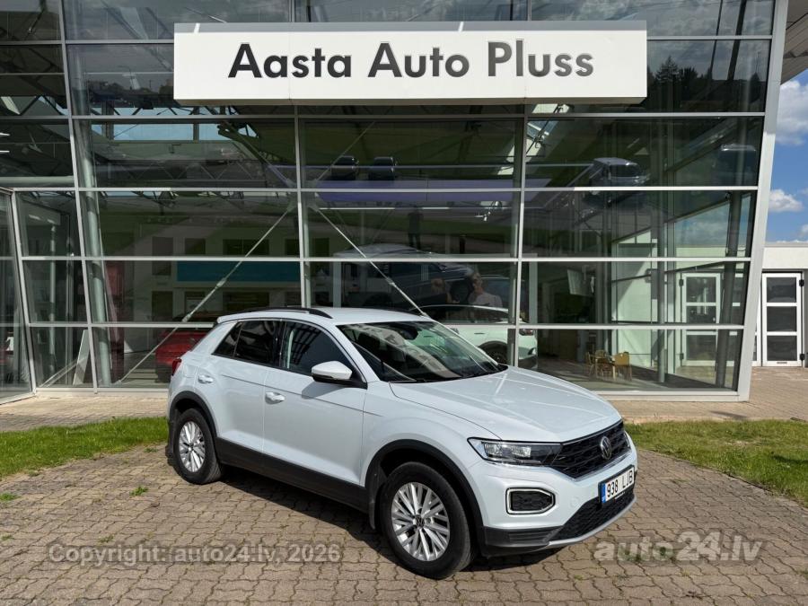White Volkswagen T-Roc 2021 in Tartu, with an engine capacity of 1.50 L and mileage of 58 thousand km for 20490 €, photo 4 on AUTOMOTO.COM.LV