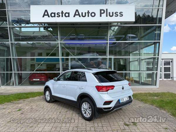 White Volkswagen T-Roc 2021 in Tartu, with an engine capacity of 1.50 L and mileage of 58 thousand km for 20490 €, photo 4 on AUTOMOTO.COM.LV