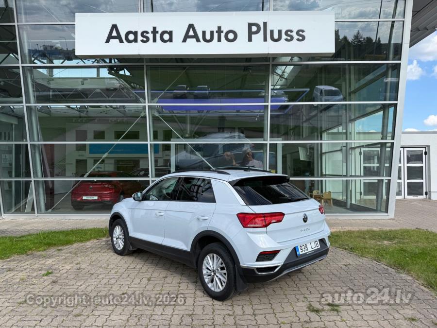 White Volkswagen T-Roc 2021 in Tartu, with an engine capacity of 1.50 L and mileage of 58 thousand km for 20490 €, photo 5 on AUTOMOTO.COM.LV