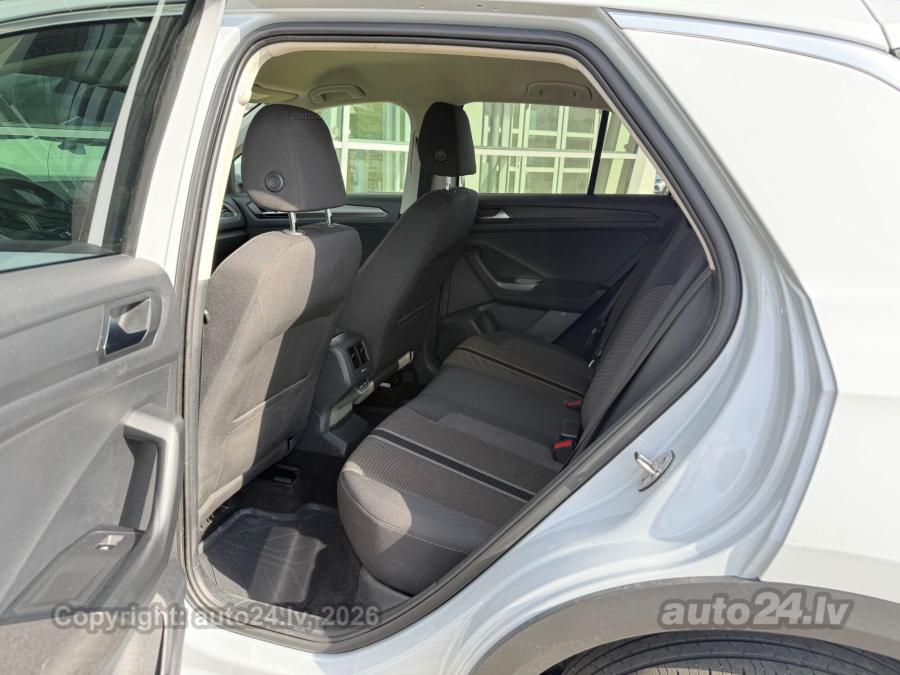 White Volkswagen T-Roc 2021 in Tartu, with an engine capacity of 1.50 L and mileage of 58 thousand km for 20490 €, photo 9 on AUTOMOTO.COM.LV