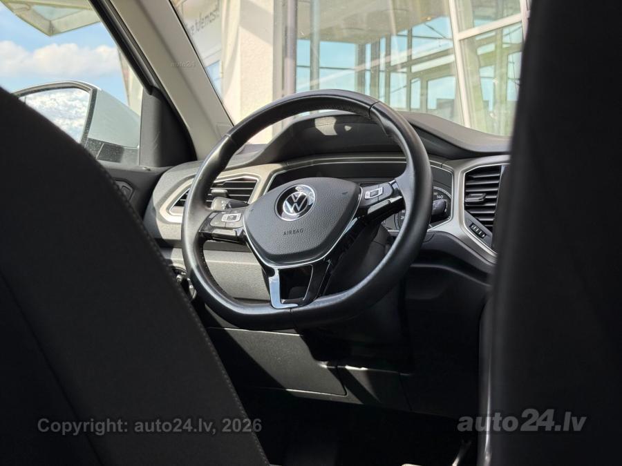 White Volkswagen T-Roc 2021 in Tartu, with an engine capacity of 1.50 L and mileage of 58 thousand km for 20490 €, photo 12 on AUTOMOTO.COM.LV