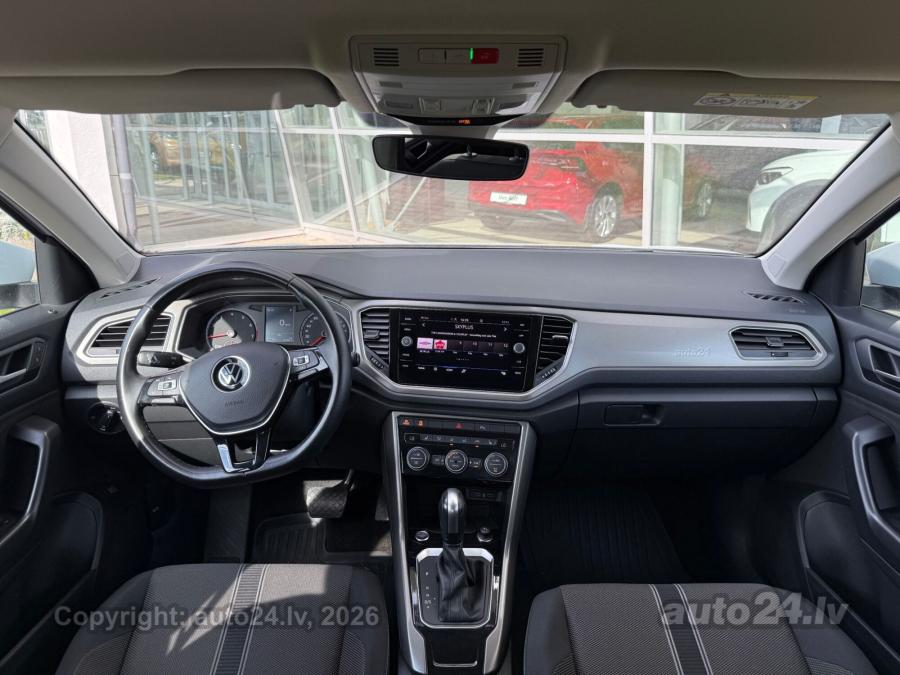 White Volkswagen T-Roc 2021 in Tartu, with an engine capacity of 1.50 L and mileage of 58 thousand km for 20490 €, photo 13 on AUTOMOTO.COM.LV