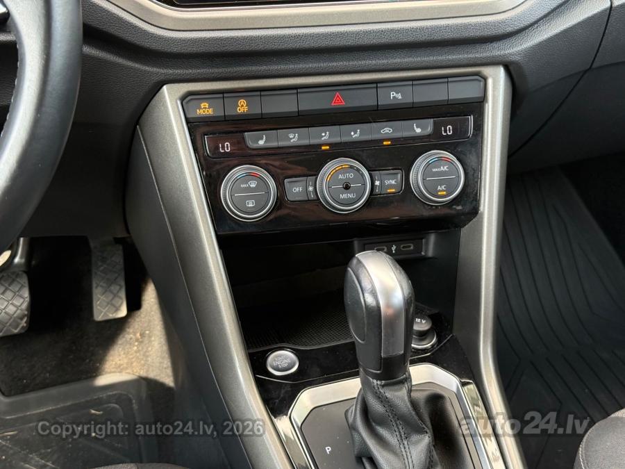 White Volkswagen T-Roc 2021 in Tartu, with an engine capacity of 1.50 L and mileage of 58 thousand km for 20490 €, photo 16 on AUTOMOTO.COM.LV