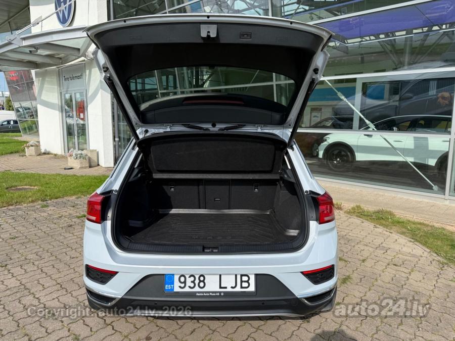 White Volkswagen T-Roc 2021 in Tartu, with an engine capacity of 1.50 L and mileage of 58 thousand km for 20490 €, photo 19 on AUTOMOTO.COM.LV