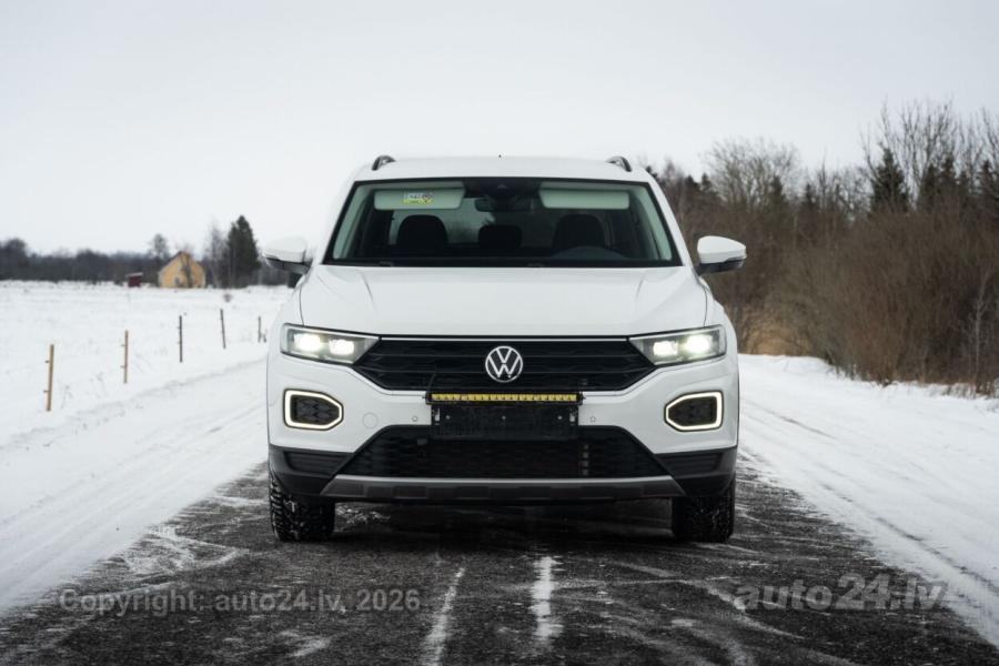 White Volkswagen T-Roc 2022 in Haapsalu, with an engine capacity of 2.00 L and mileage of 230 thousand km for 17499 €, photo 2 on AUTOMOTO.COM.LV