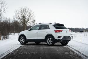 White Volkswagen T-Roc 2022 in Haapsalu, with an engine capacity of 2.00 L and mileage of 230 thousand km for 17499 €, photo 3 on AUTOMOTO.COM.LV