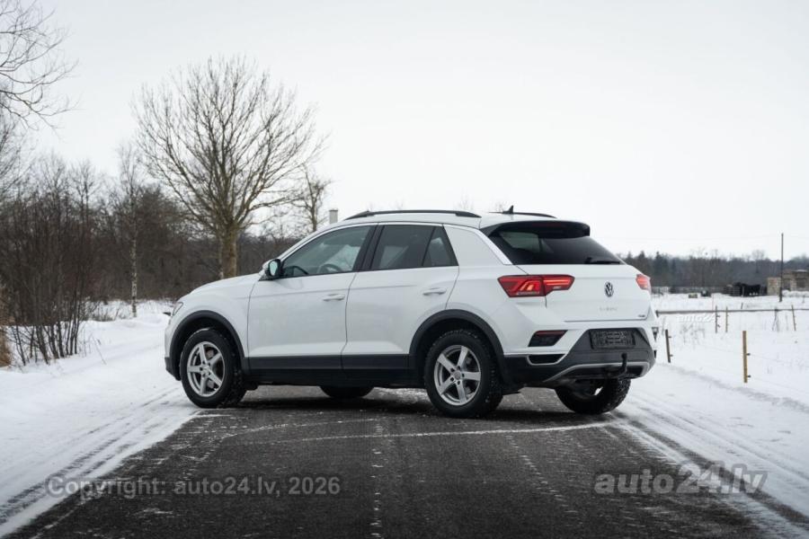 White Volkswagen T-Roc 2022 in Haapsalu, with an engine capacity of 2.00 L and mileage of 230 thousand km for 17499 €, photo 3 on AUTOMOTO.COM.LV